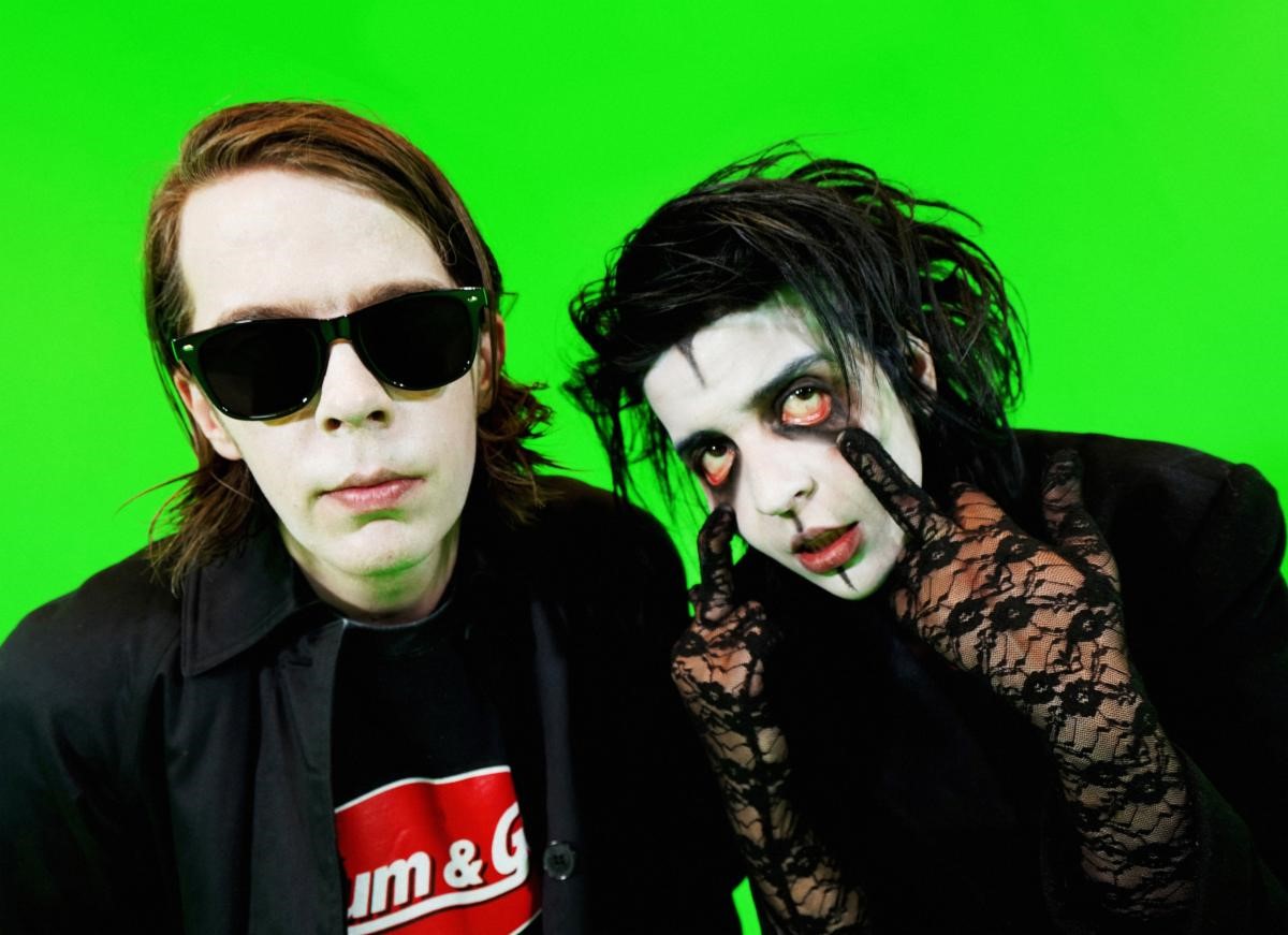 VOWWS released cover of Britney Spears hit "Womanizer" • GRIMM Gent