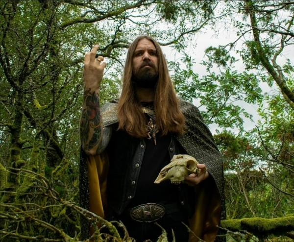 HJELVIK released animated music video for the new single "Synkverving ...