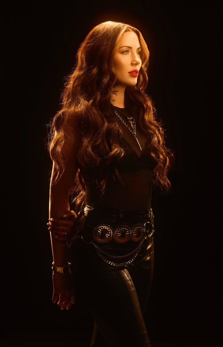 Dorothy returns with brand-new single 'MUD' • GRIMM Gent