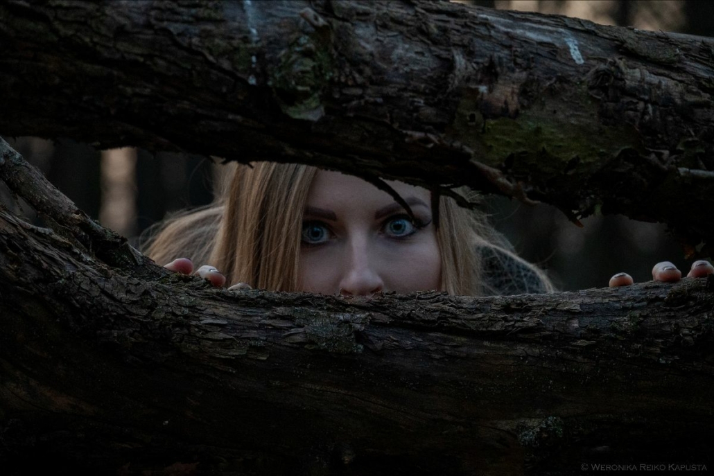 Dark folk project Ols unveils new video for 'bez nas' • GRIMM Gent