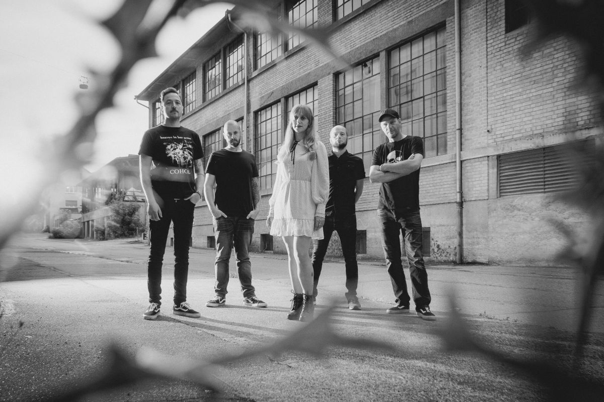 Dark rock quintet Astraya release new single 'A Spark Within' • GRIMM Gent
